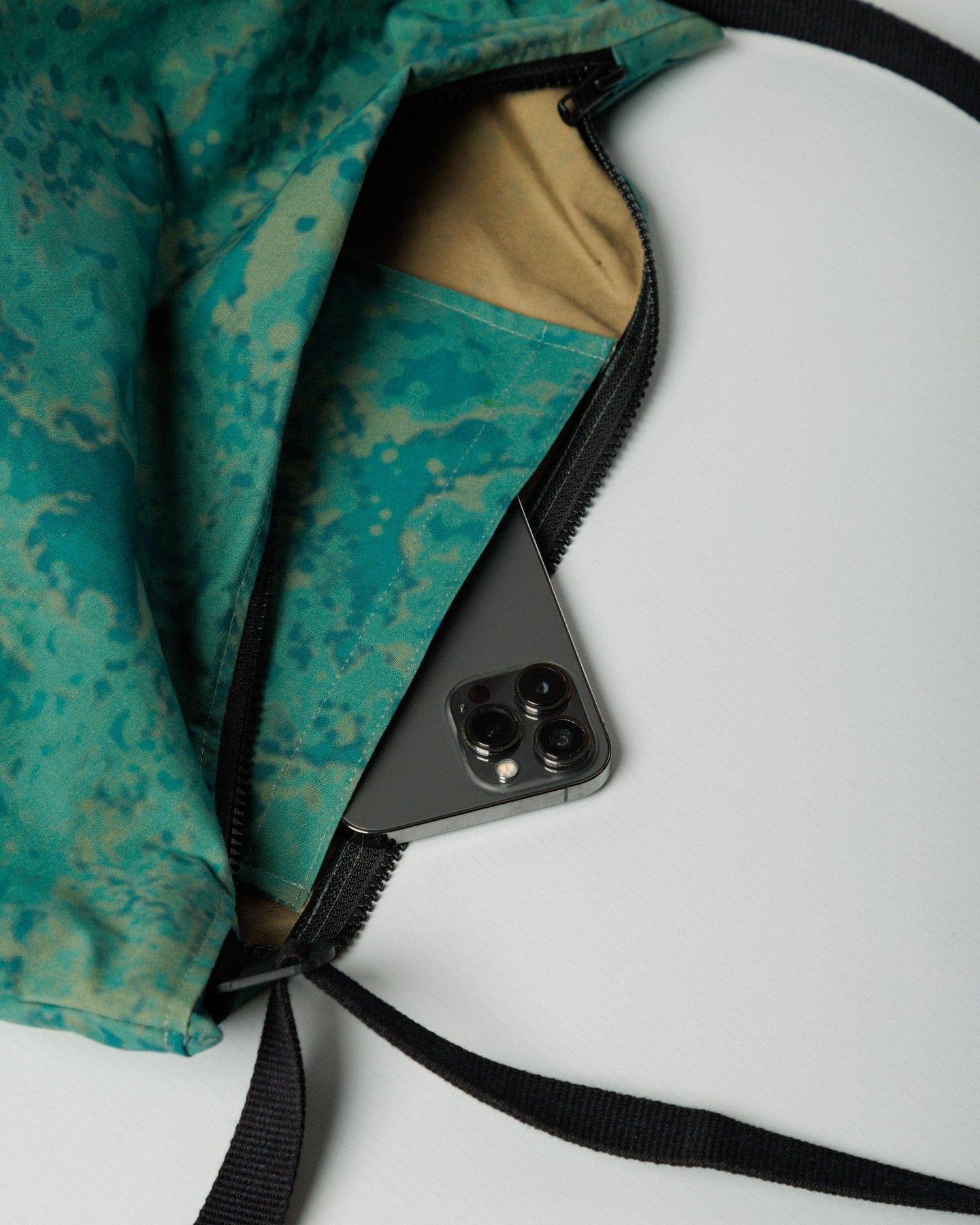 Water Resistant Messenger Bag - Blue Ink – WAWWA Ф